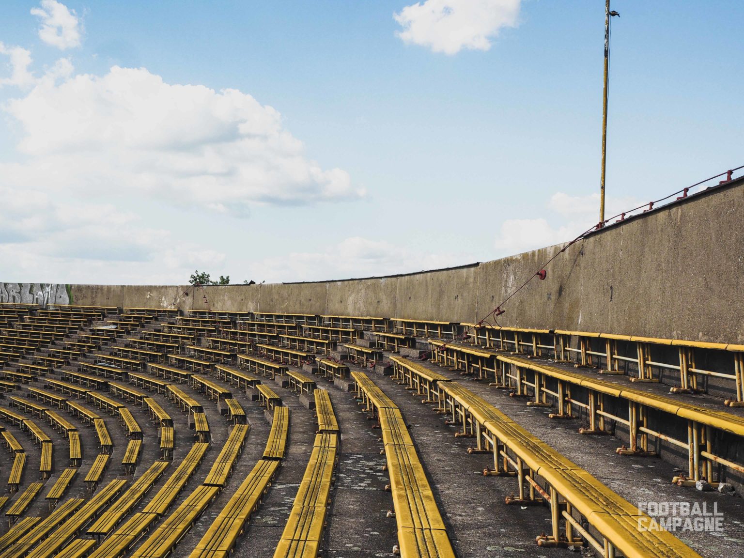 STRAHOV STADIUM: THE BIGGEST STADIUM IN THE WORLD | Football Campagne